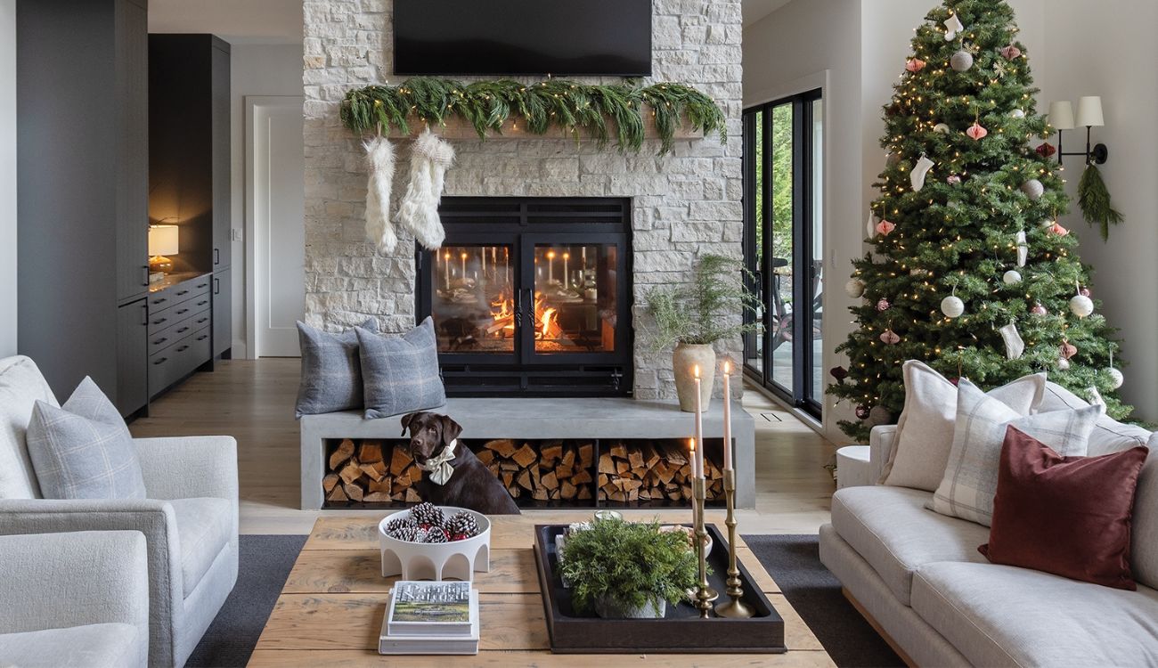 7 Photos of Dogs in Holiday Homes to Get You in the Festive Spirit ...